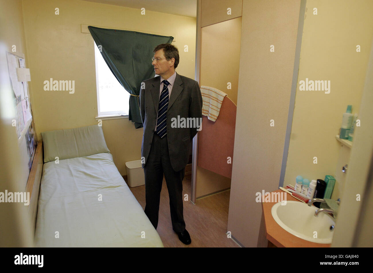 Justice minister Kenny MacAskill in a cell at Cornton Vale prison ...