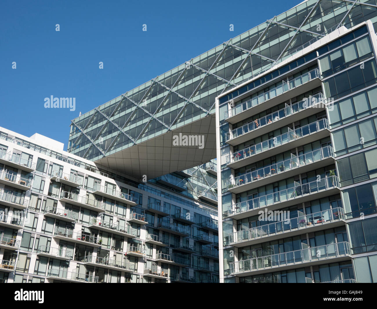 Toronto condo building exterior hi-res stock photography and images - Alamy
