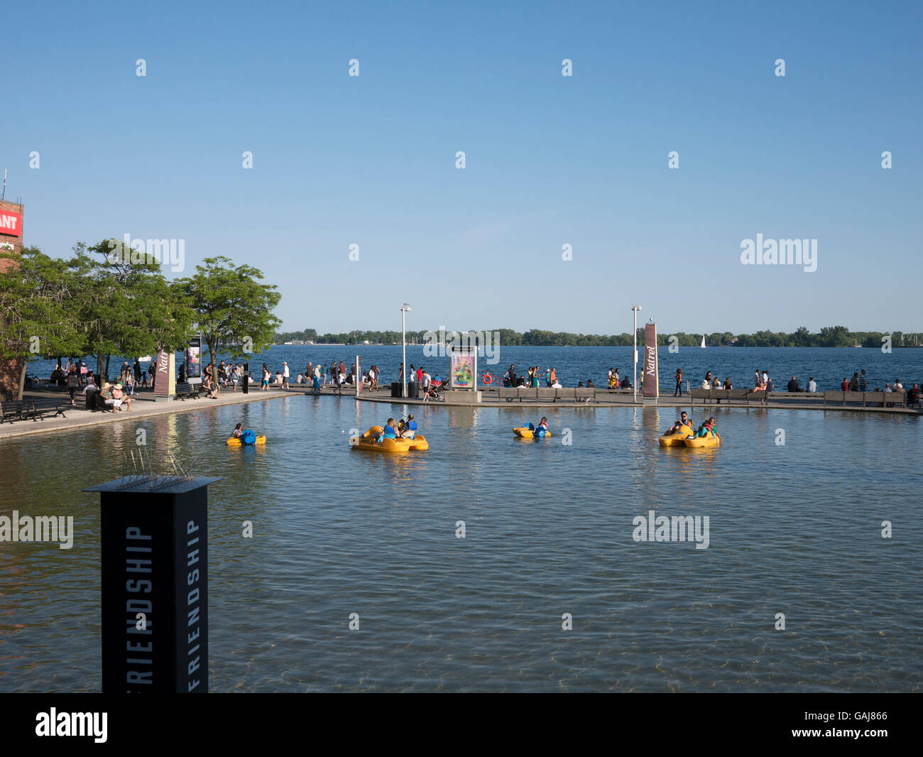 Toronto lakefront hi-res stock photography and images - Alamy