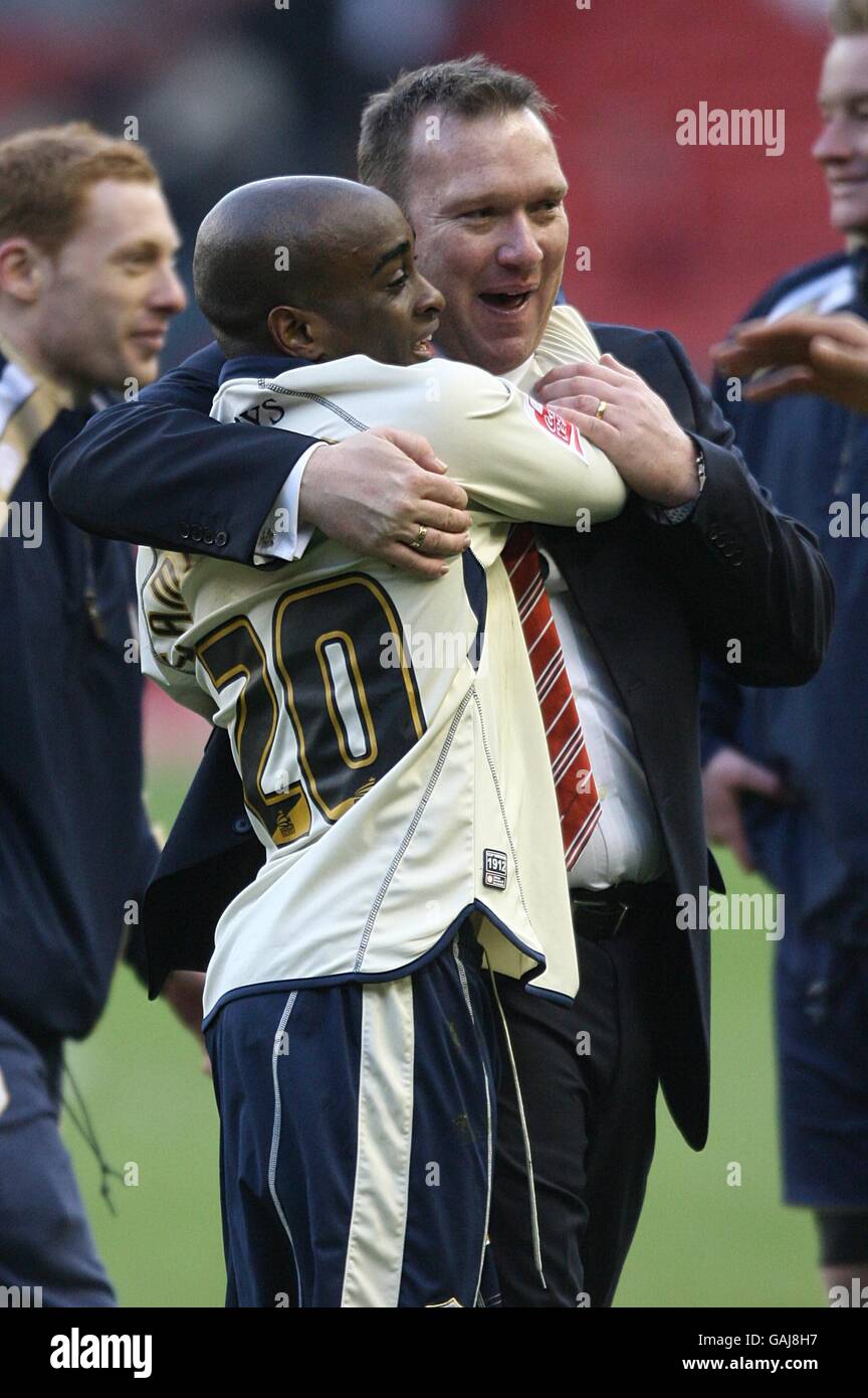 Barnsleys manager simon davey celebrates jamal campbell ryce final ...