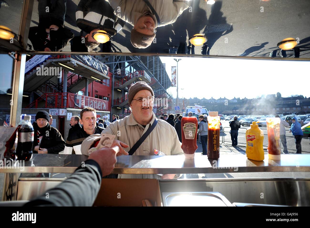 Football fan burger van hi-res stock photography and images - Alamy