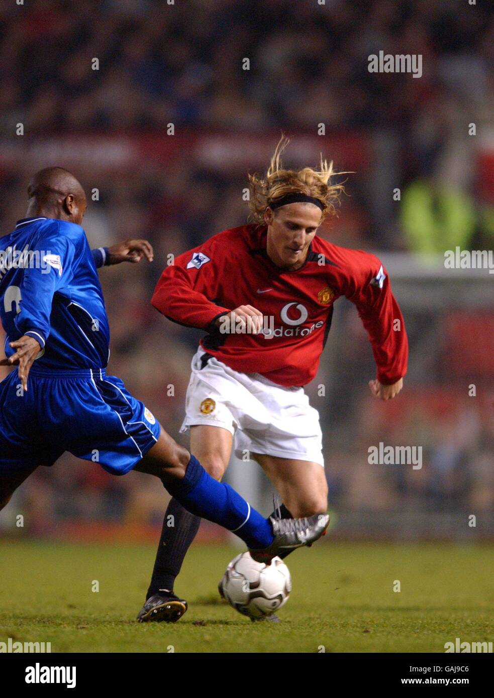 Leicester City's Frank Sinclair tackles Manchester United's Diego ...