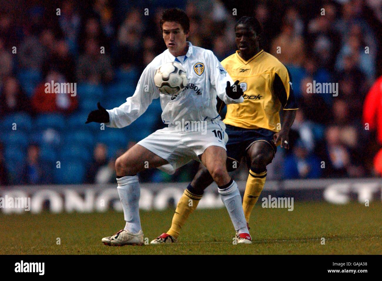 (L-R) Leeds United's Harry Kewell and Bolton Wanderers' Jay Jay Okocha ...