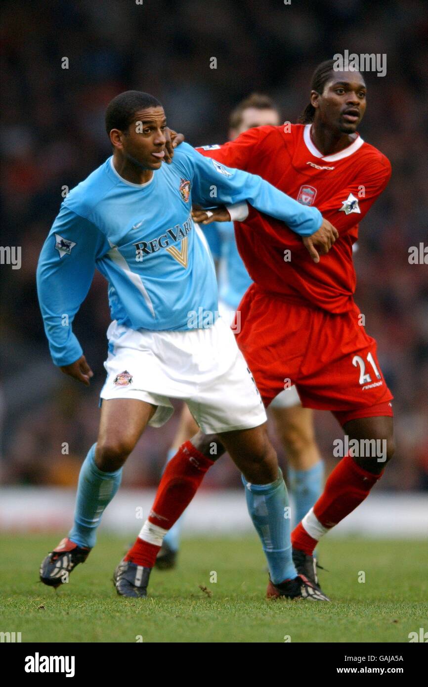 Liverpool's Salif Diao (r) and Sunderland's Phil Babb (l) battle for ...