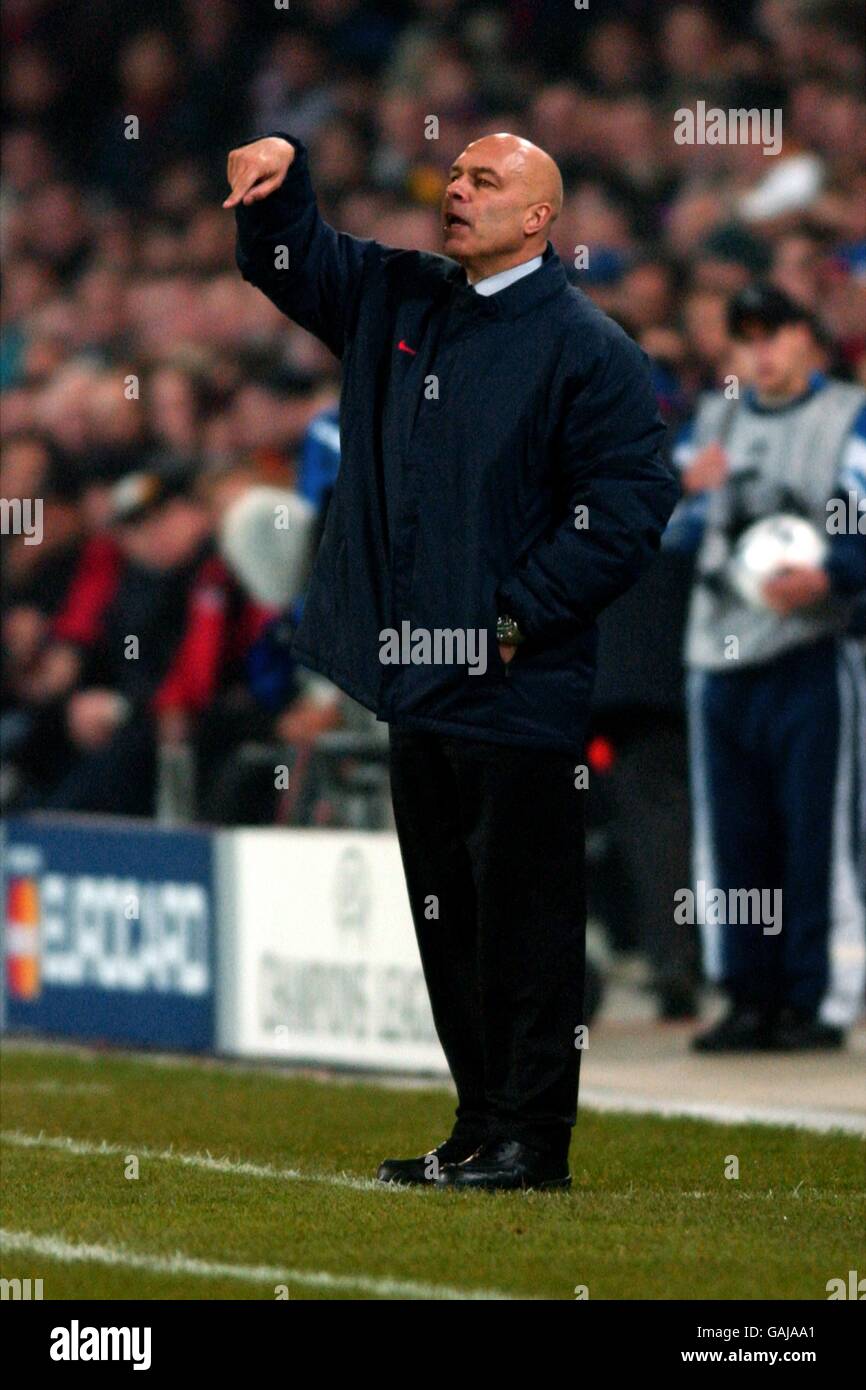 Fc basel coach christian gross hi-res stock photography and images - Alamy