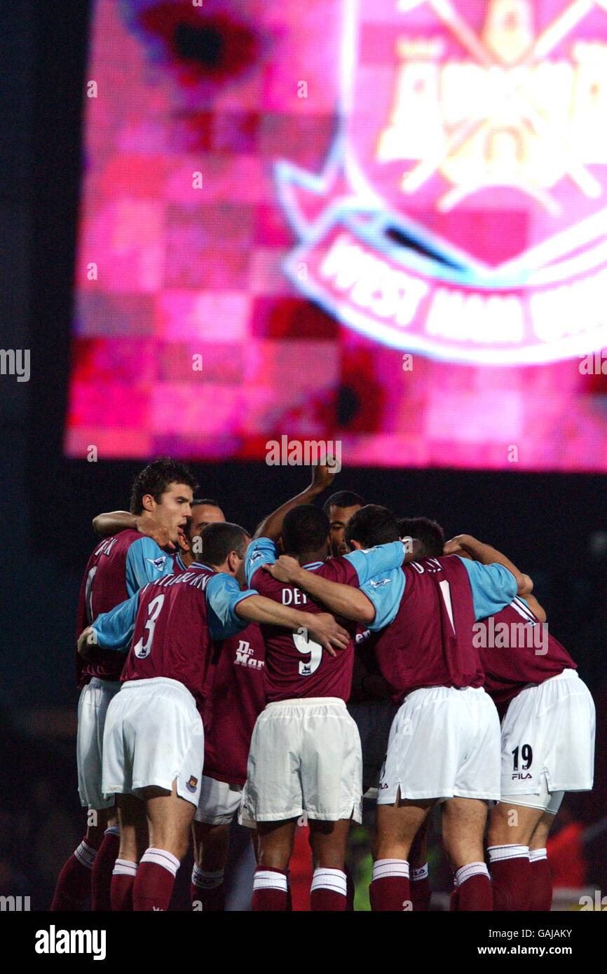 Football man utd team spirit hi-res stock photography and images - Alamy