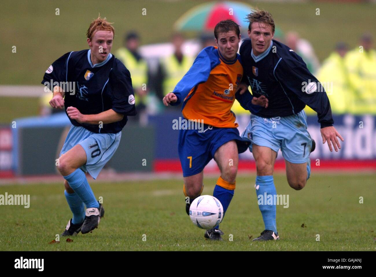 Team Bath's Matt Lewis (c) gets between Mansfield Town's Craig Disley ...