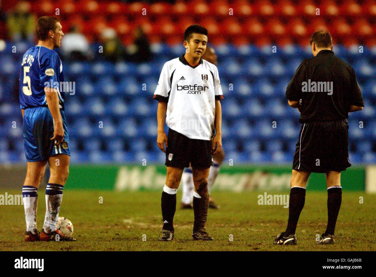 Referee Mark Halsey (r) prepares to book Junichi Inamoto of Fulham ...