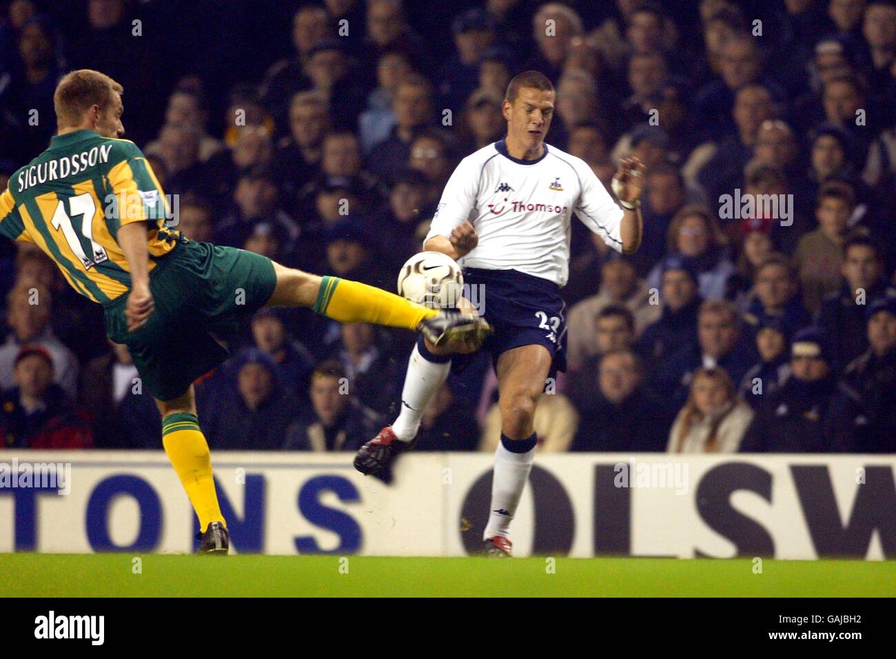 Tottenham hotspur l battle ball hi-res stock photography and images - Alamy