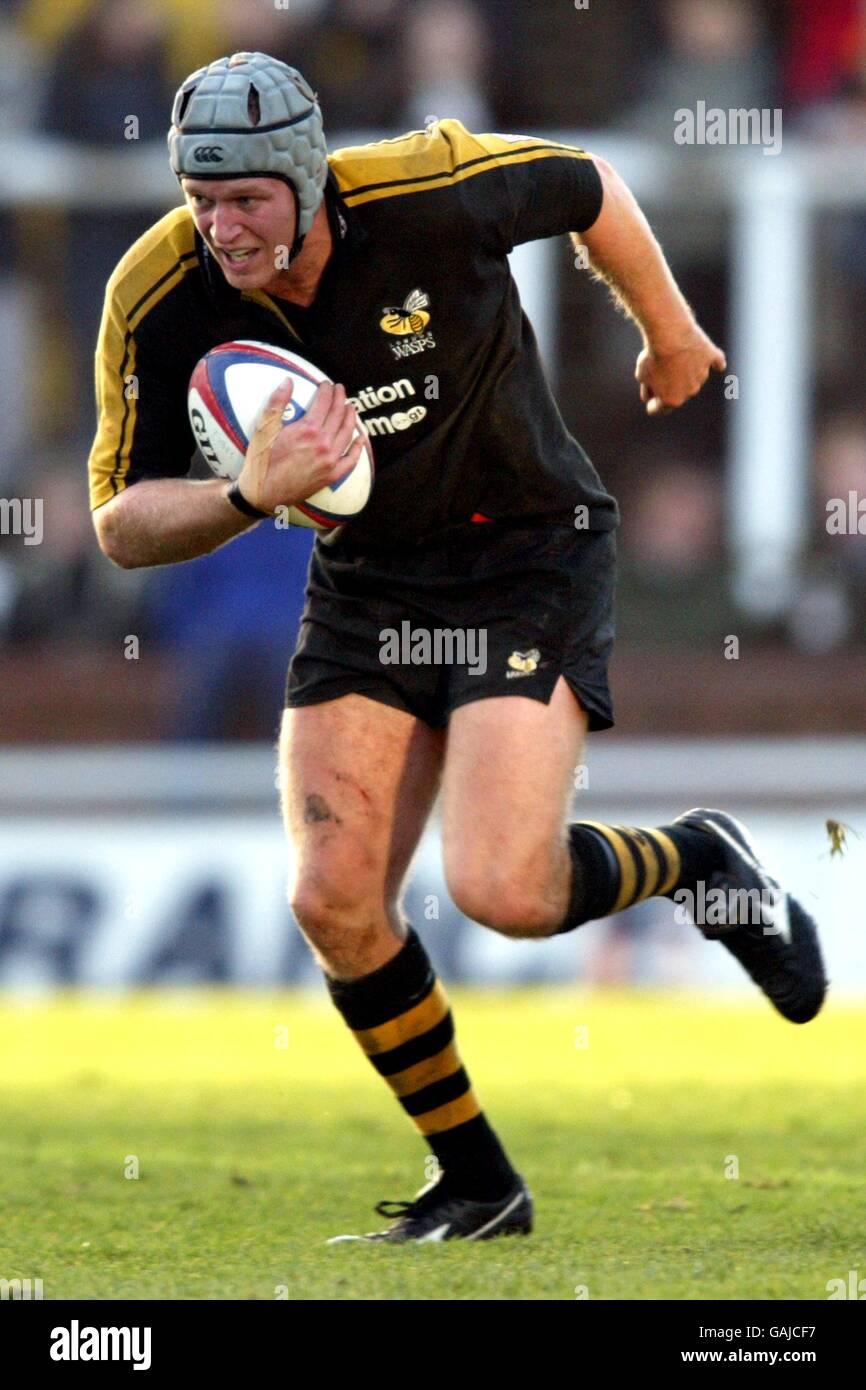 London wasps mark lock charges with the ball hi-res stock photography ...
