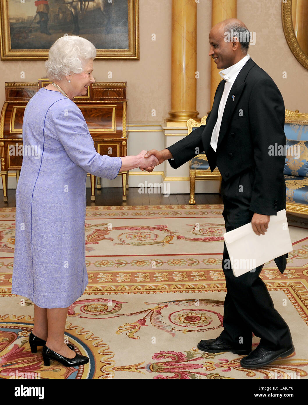 Full length royal shaking hands smiling hi-res stock photography and ...