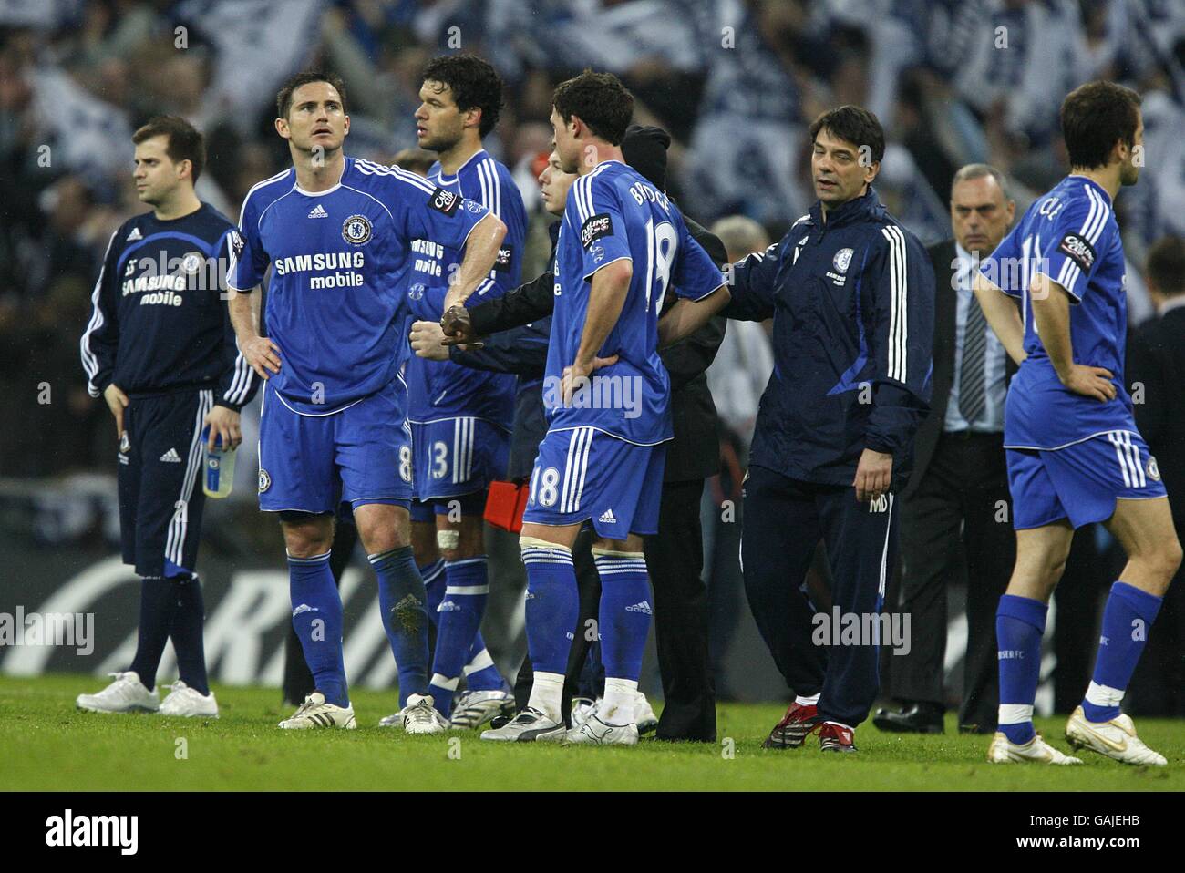 Chelsea's players stand dejected after the final whistle Stock Photo ...