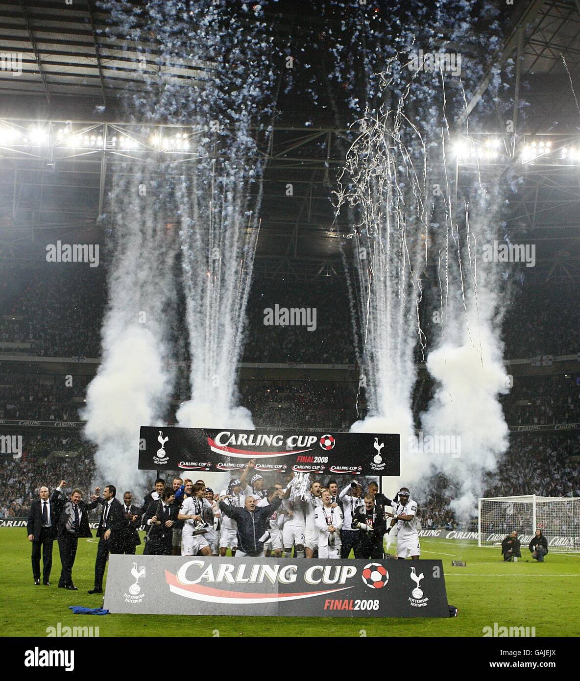 Tottenham hotspur celebrate winning the carling cup hi-res stock photography and images - Alamy