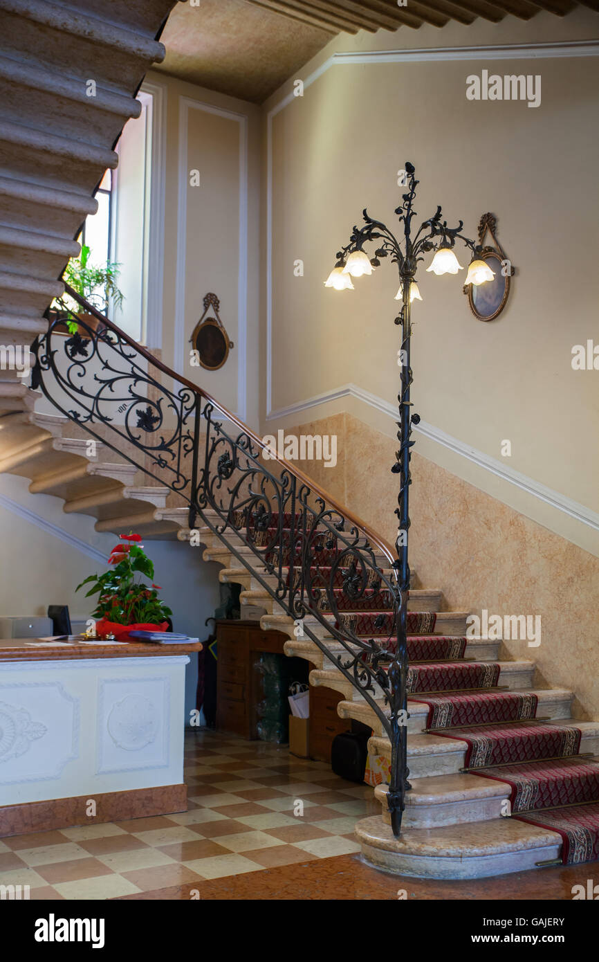 Classic staircase hotel hi-res stock photography and images - Alamy