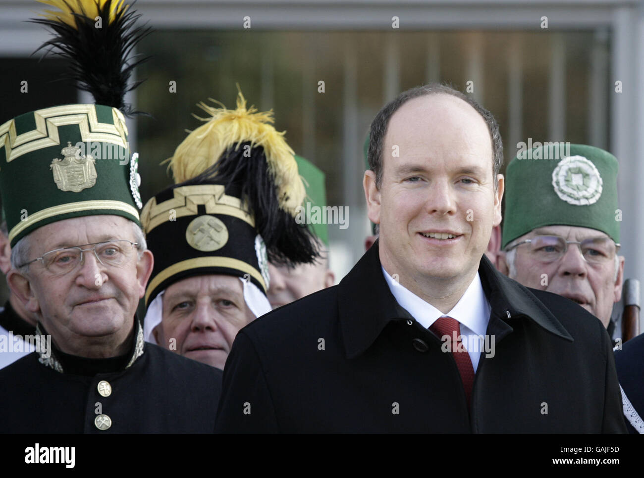 Prince Albert II. of Monaco, right, is welcomed by a guard of honor ...