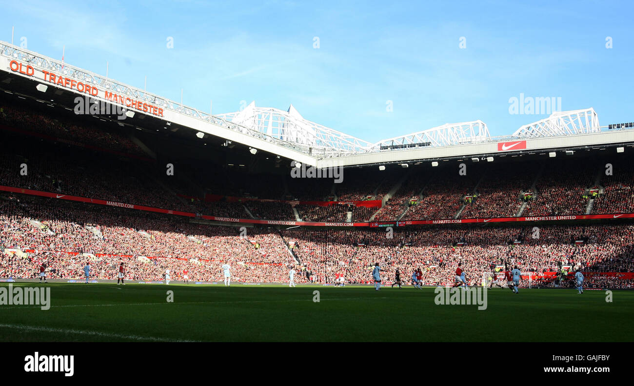 Old trafford view crowd hi-res stock photography and images - Alamy