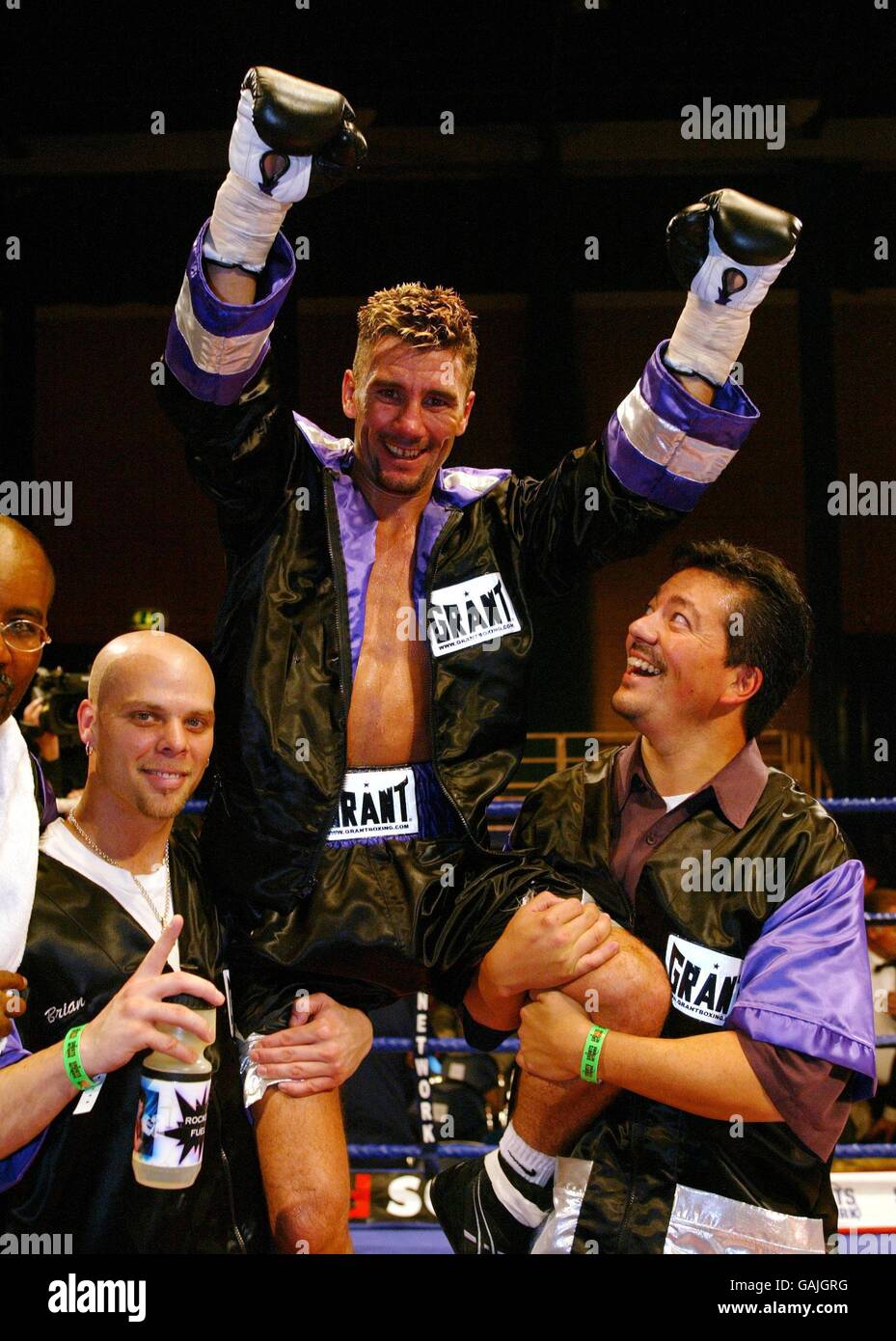 Wayne McCullough celebrates his victory over Nikolai Eremeev Stock ...