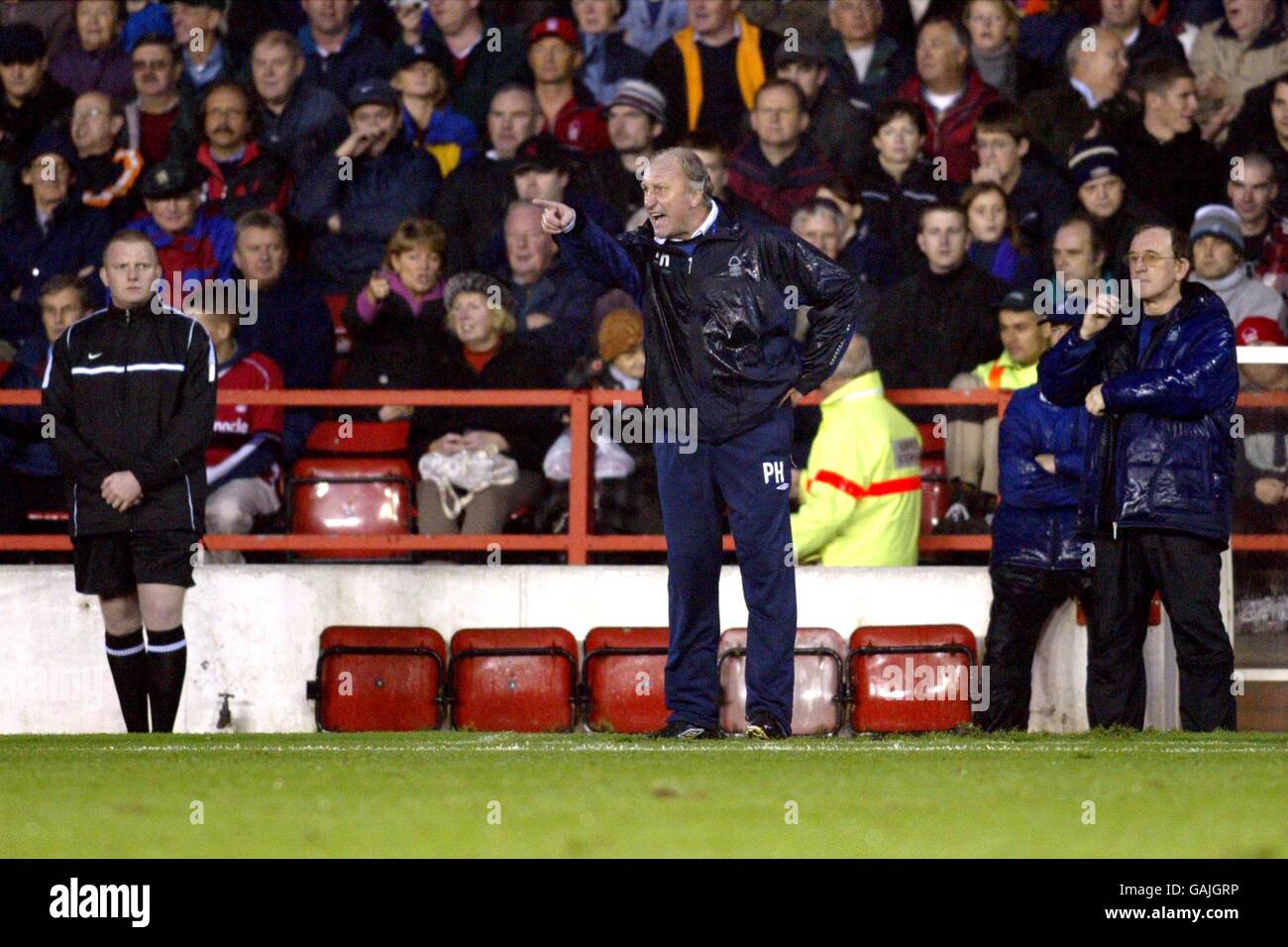 Paul hart nottingham forest manager hi-res stock photography and images ...