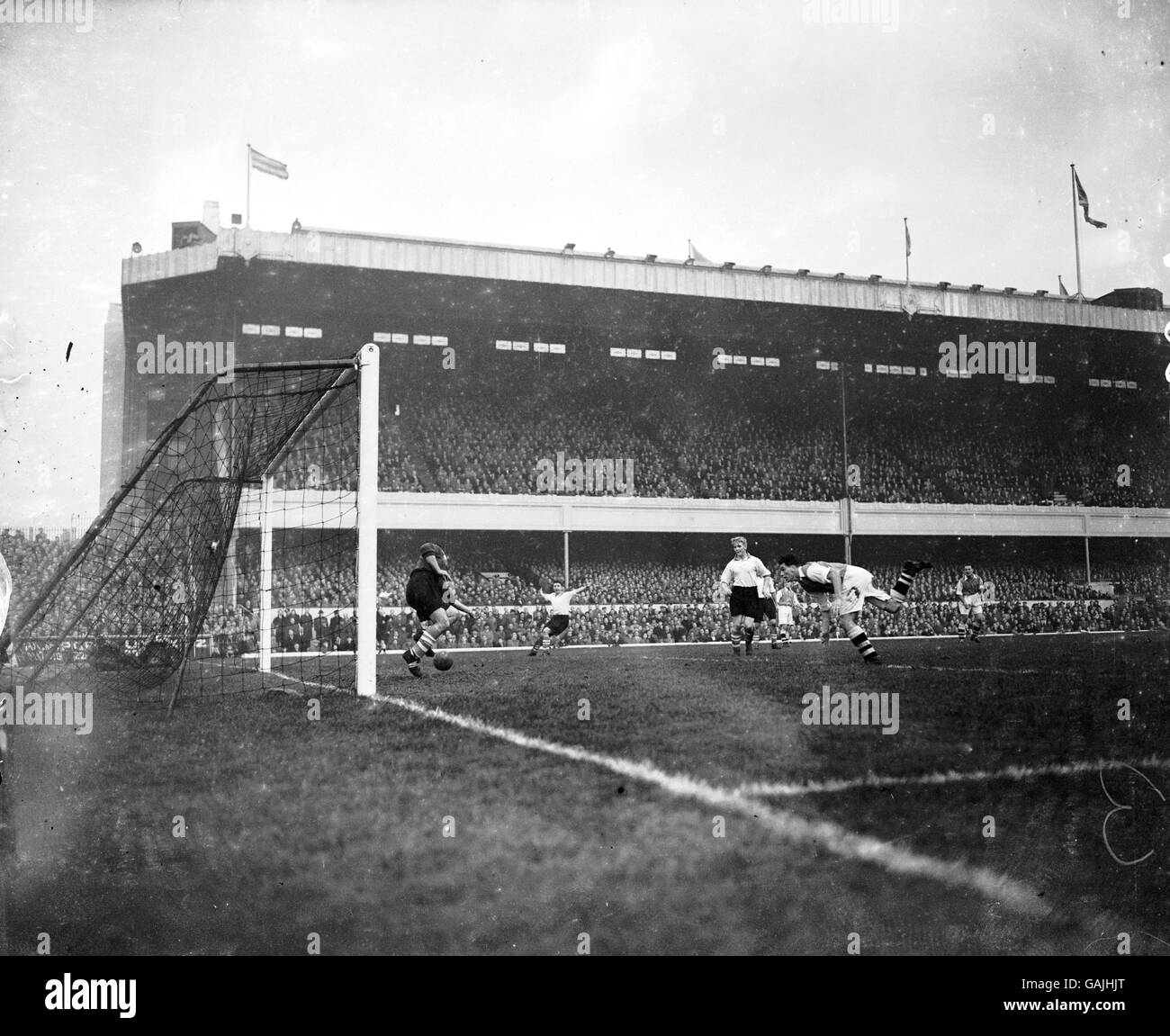 Middlesbrough goalkeeper Rolando Ugolini (l) makes a reaction save to ...