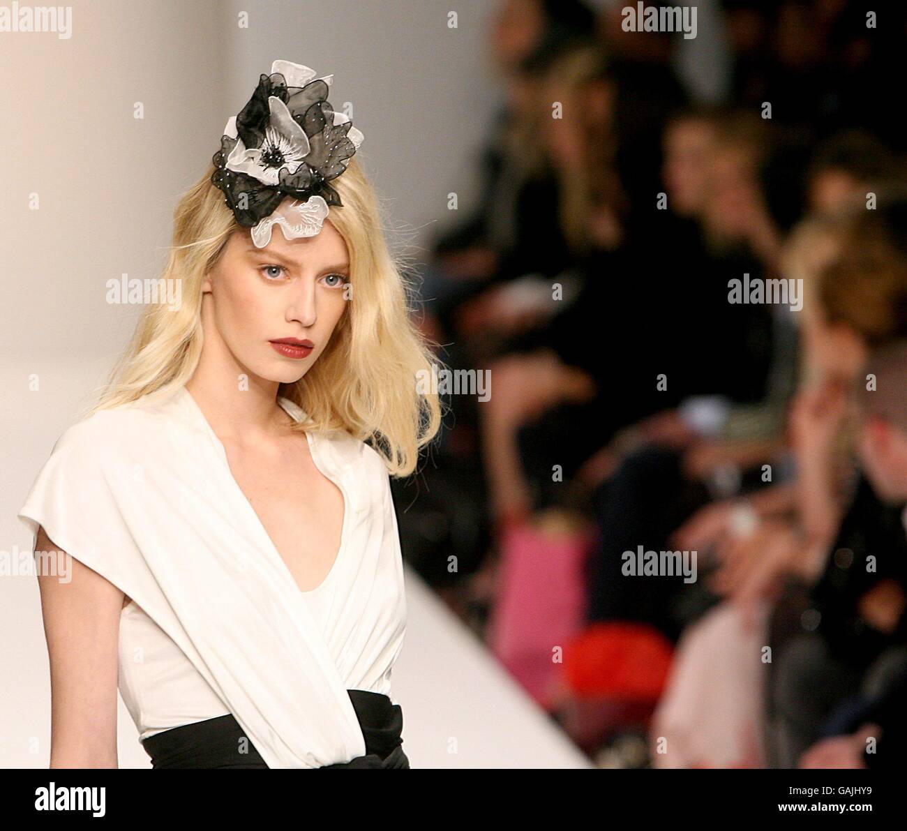 London Fashion Week - Issa Catwalk Show Stock Photo - Alamy