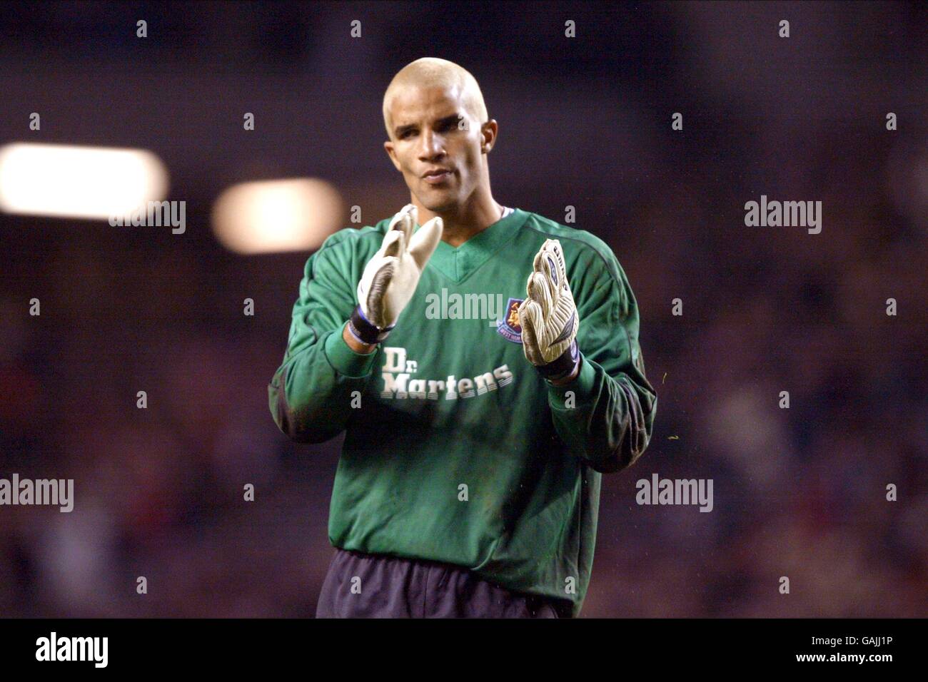 Football utd top half stock side hi-res stock photography and images ...