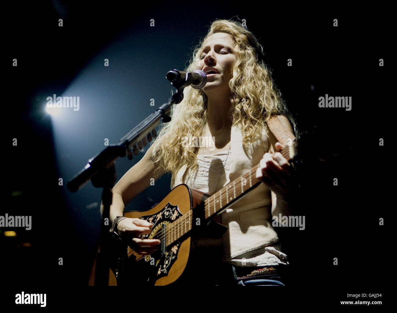 Sheryl crow in concert scala in london hi-res stock photography and ...