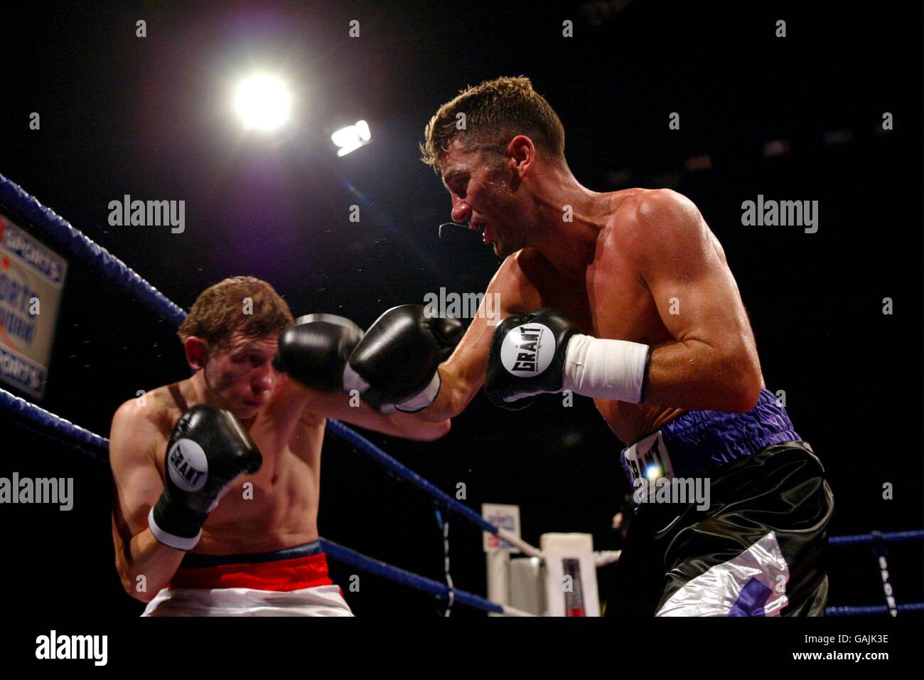 Boxing - International Featherweight Contest - Wayne McCullough v ...