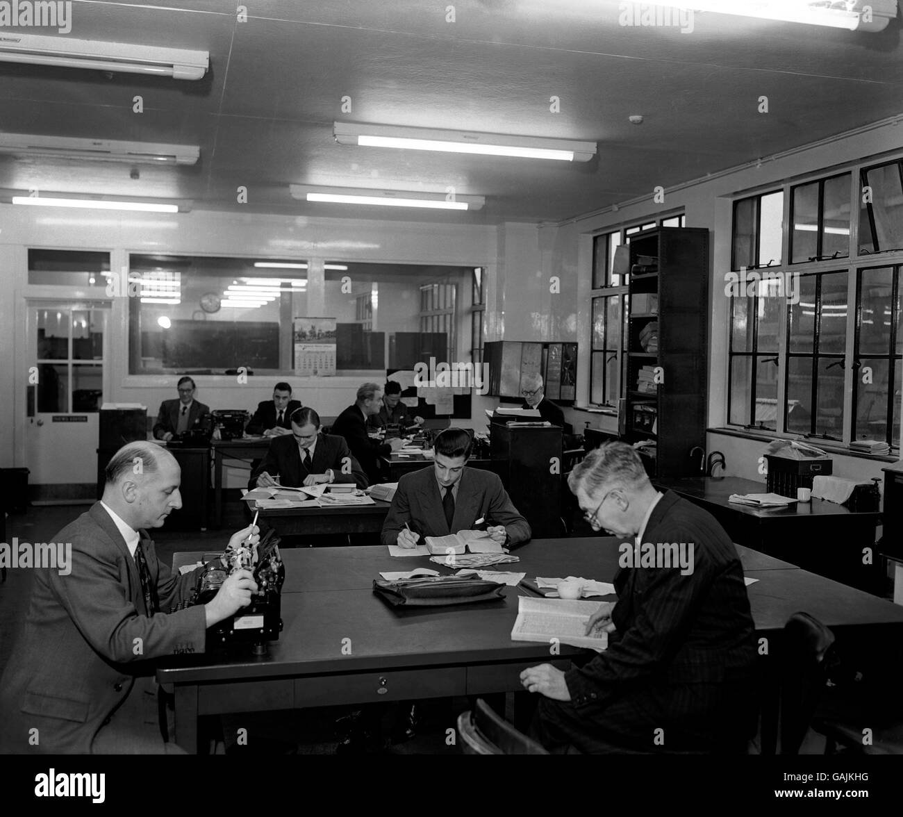 1950s journalists hi-res stock photography and images - Alamy