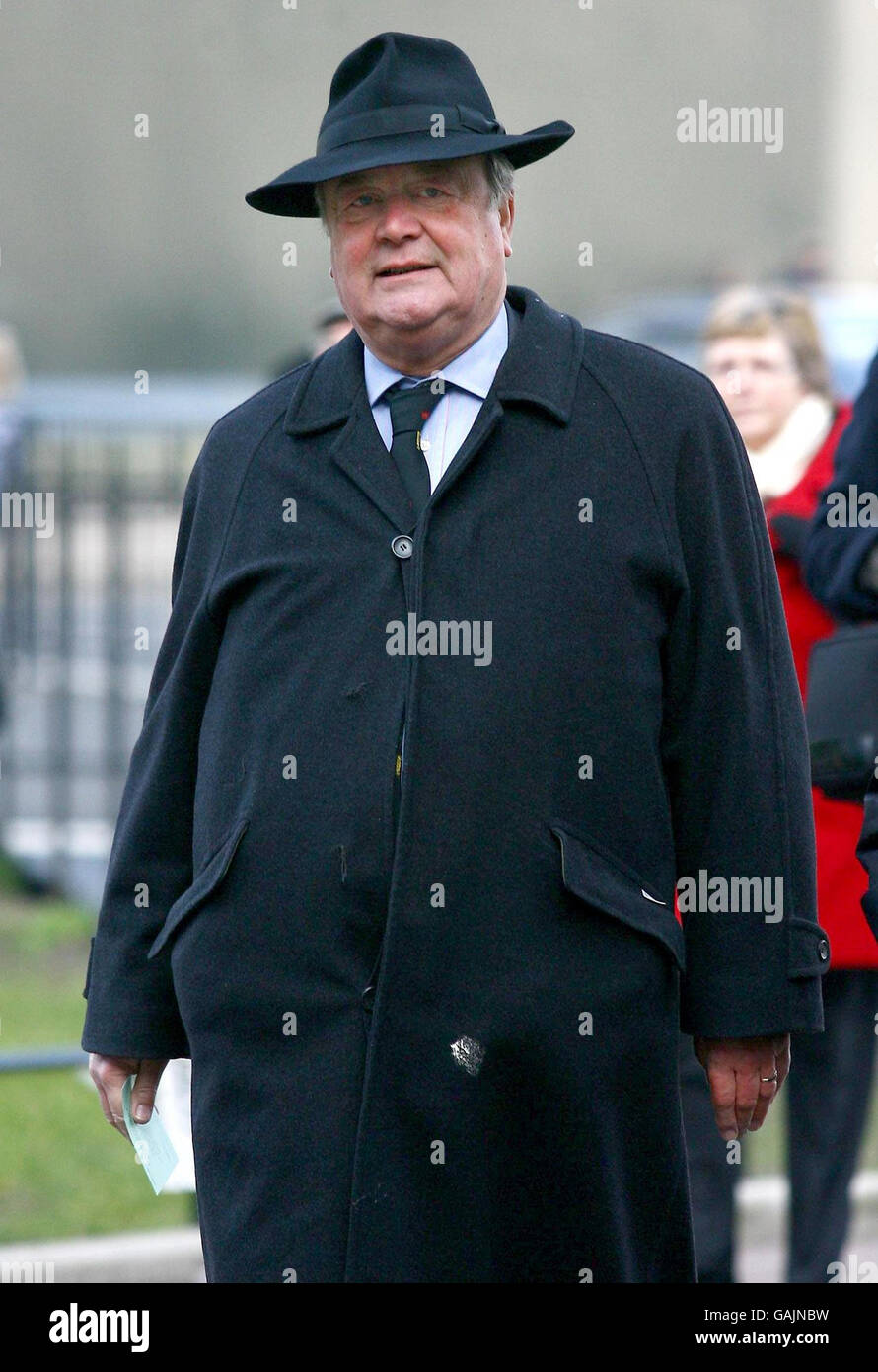 Arrives st margarets church in westminster hi-res stock photography and ...