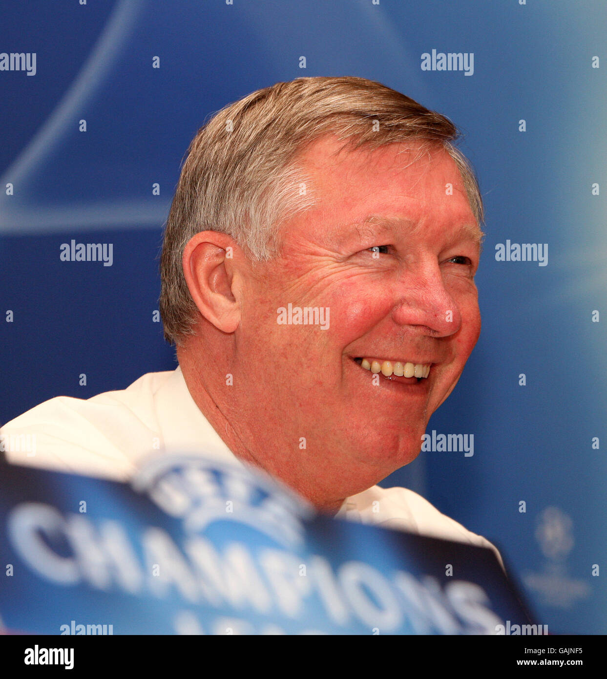 Football head head shot close up smiling alex ferguson hi-res stock ...