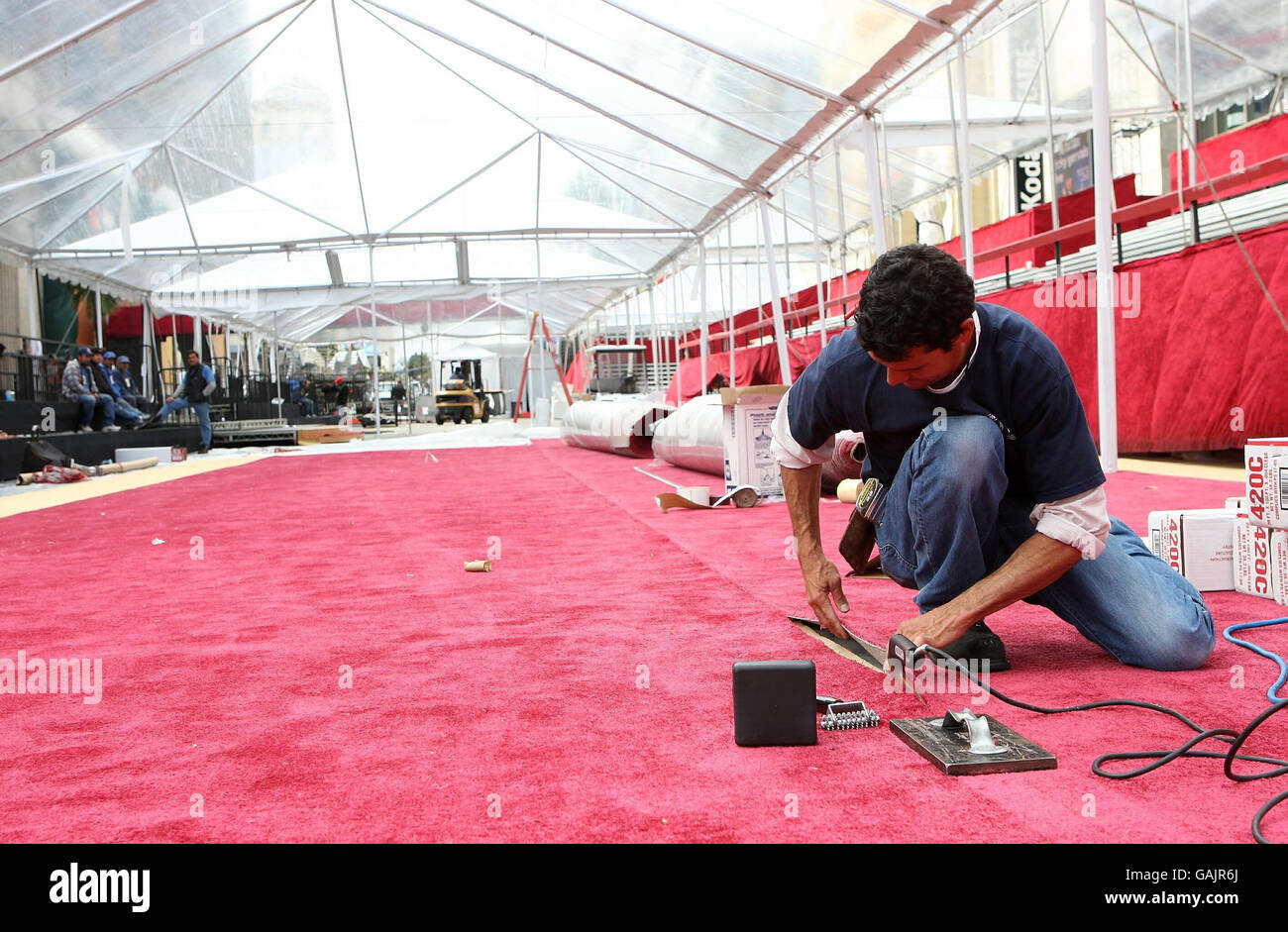 Laying red carpet outside the kodak theatre in hollywood boulevard hi ...