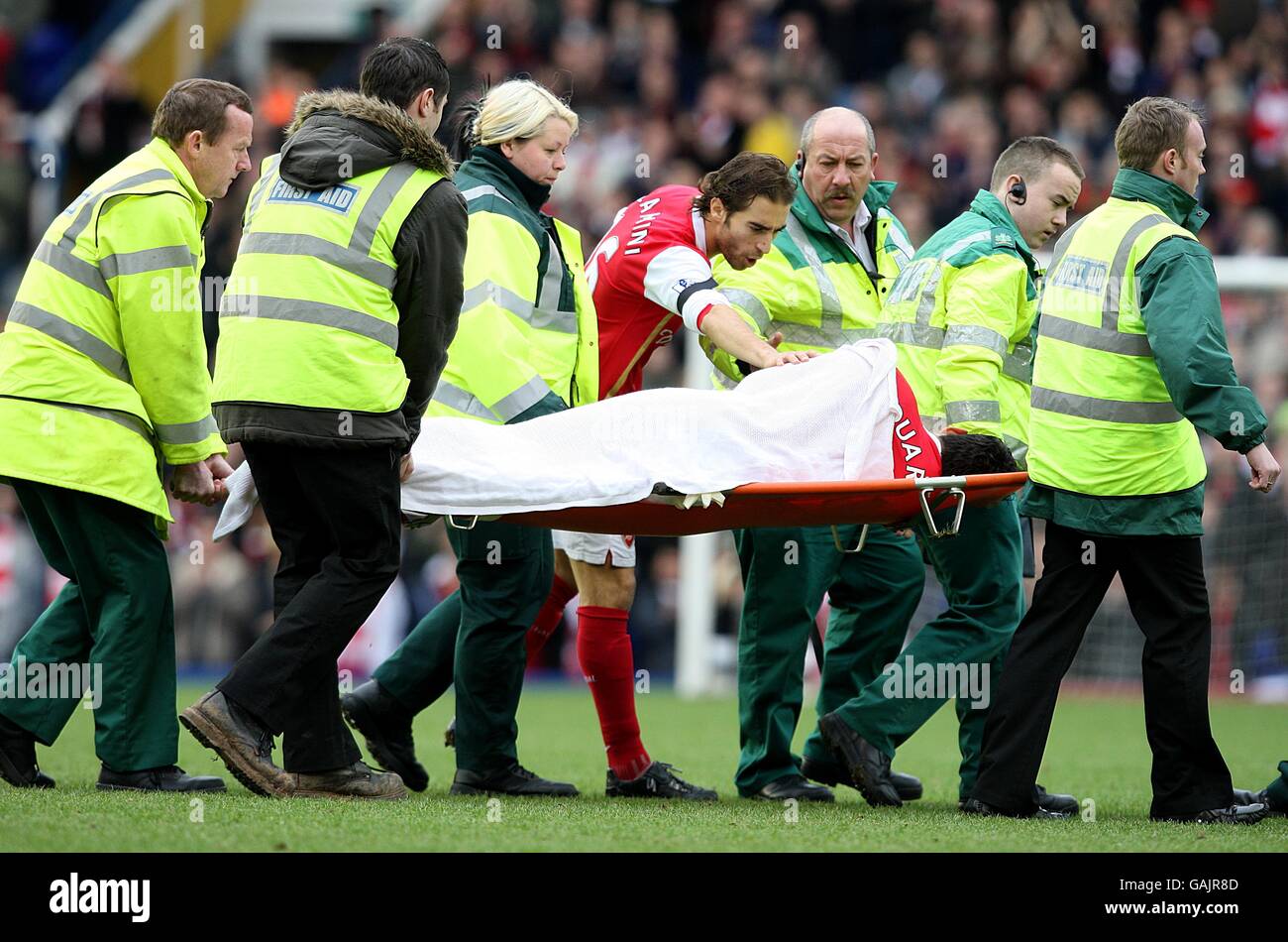 Arsenal's Da Silva Eduardo is carried with possible broken leg after a ...