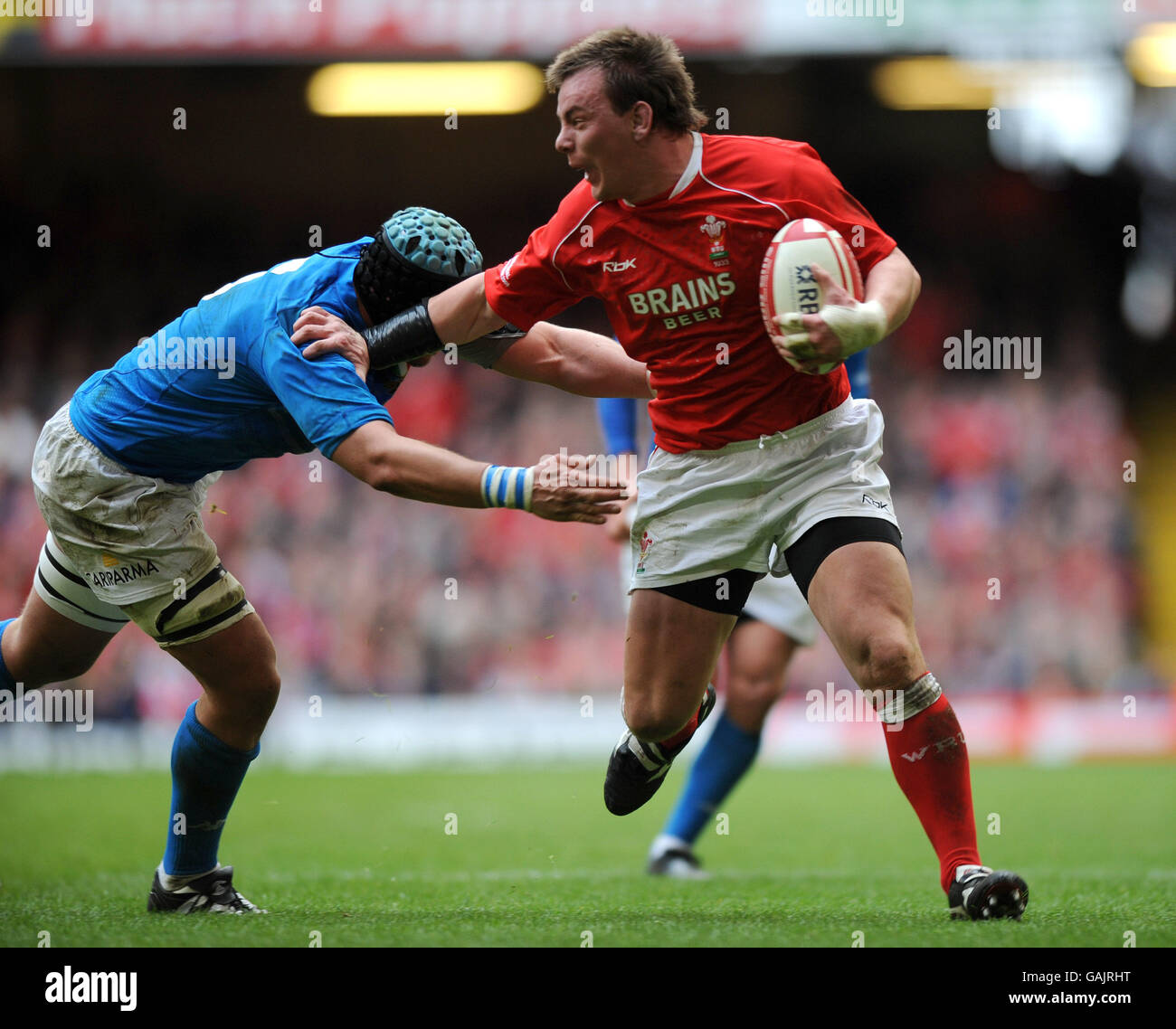 Wales' Matthew Rees tackled by Italy's Carlo Del Fava Stock Photo - Alamy