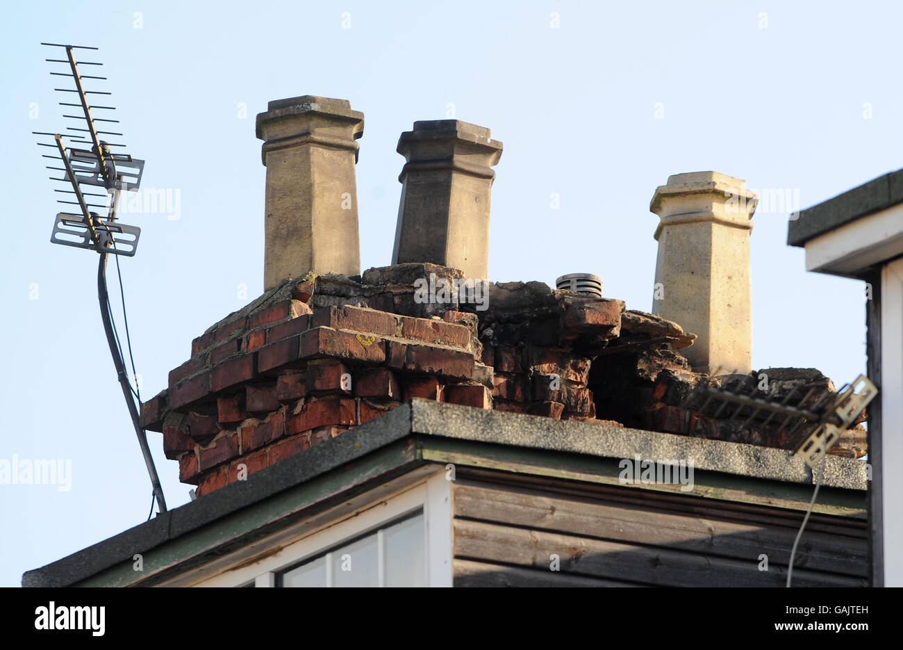 Earthquake hits uk hi-res stock photography and images - Alamy
