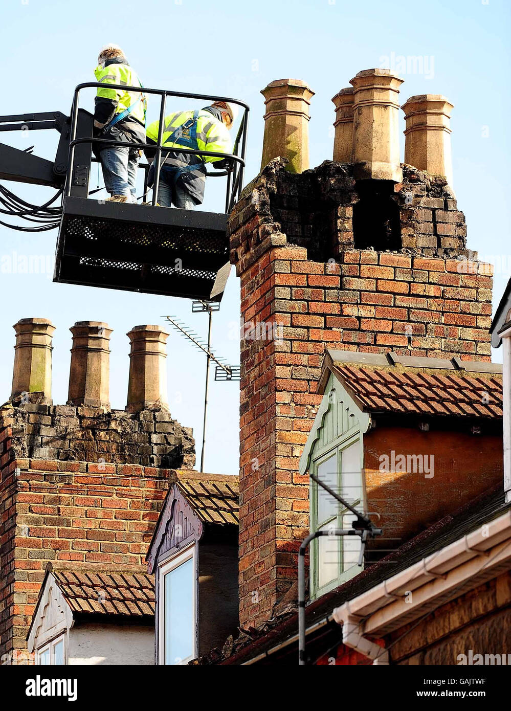 Earthquake hits uk hi-res stock photography and images - Alamy