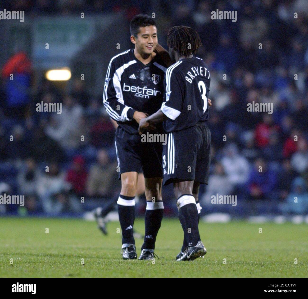 Fulham's Junichi Inamoto celebrates with Rufus Brevett Stock Photo - Alamy