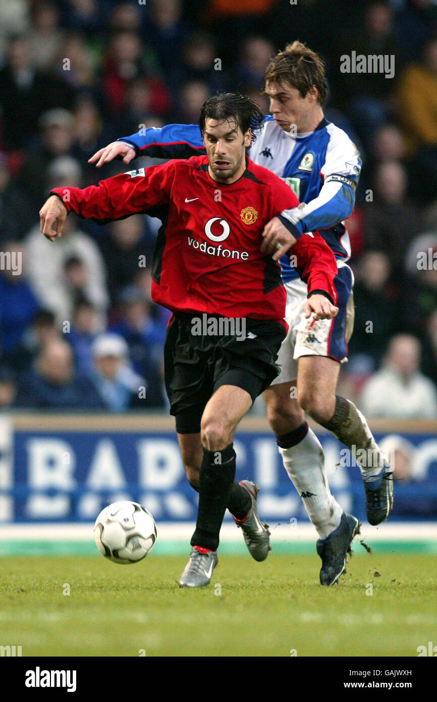 Blackburn Rovers' Garry Flitcroft and Manchester United's Ruud Van ...