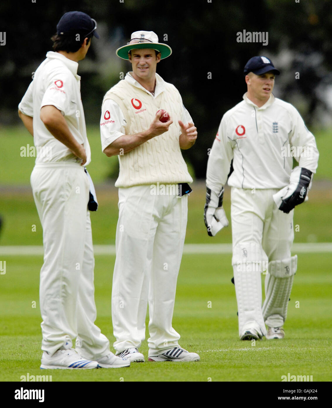 Cricket hands on head hi-res stock photography and images - Alamy
