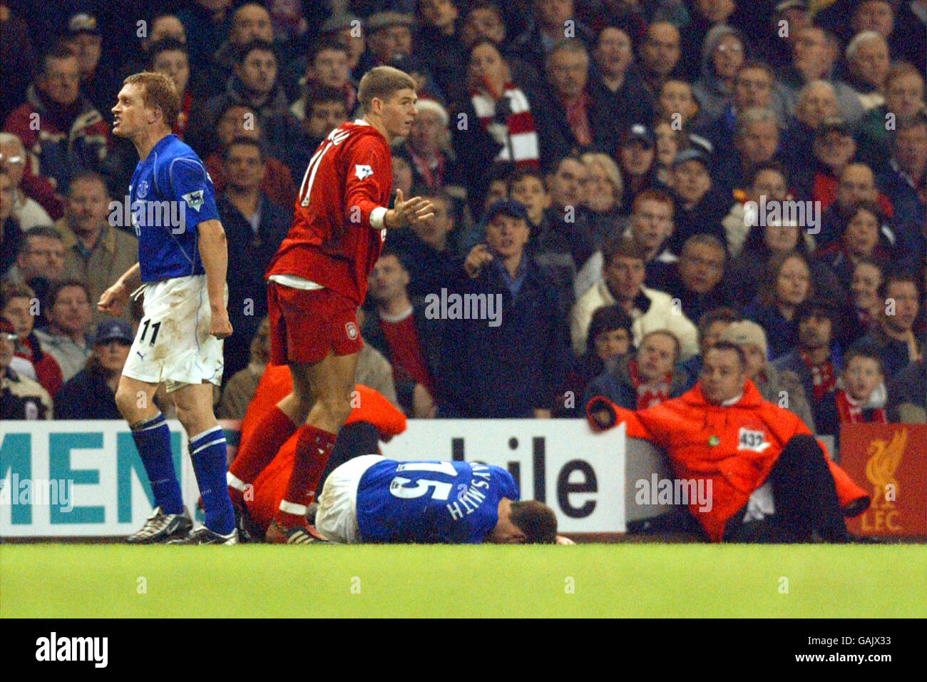 Two footed tackle hi-res stock photography and images - Alamy