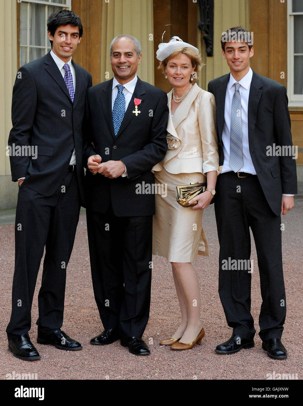 George alagiah wife hi-res stock photography and images - Alamy