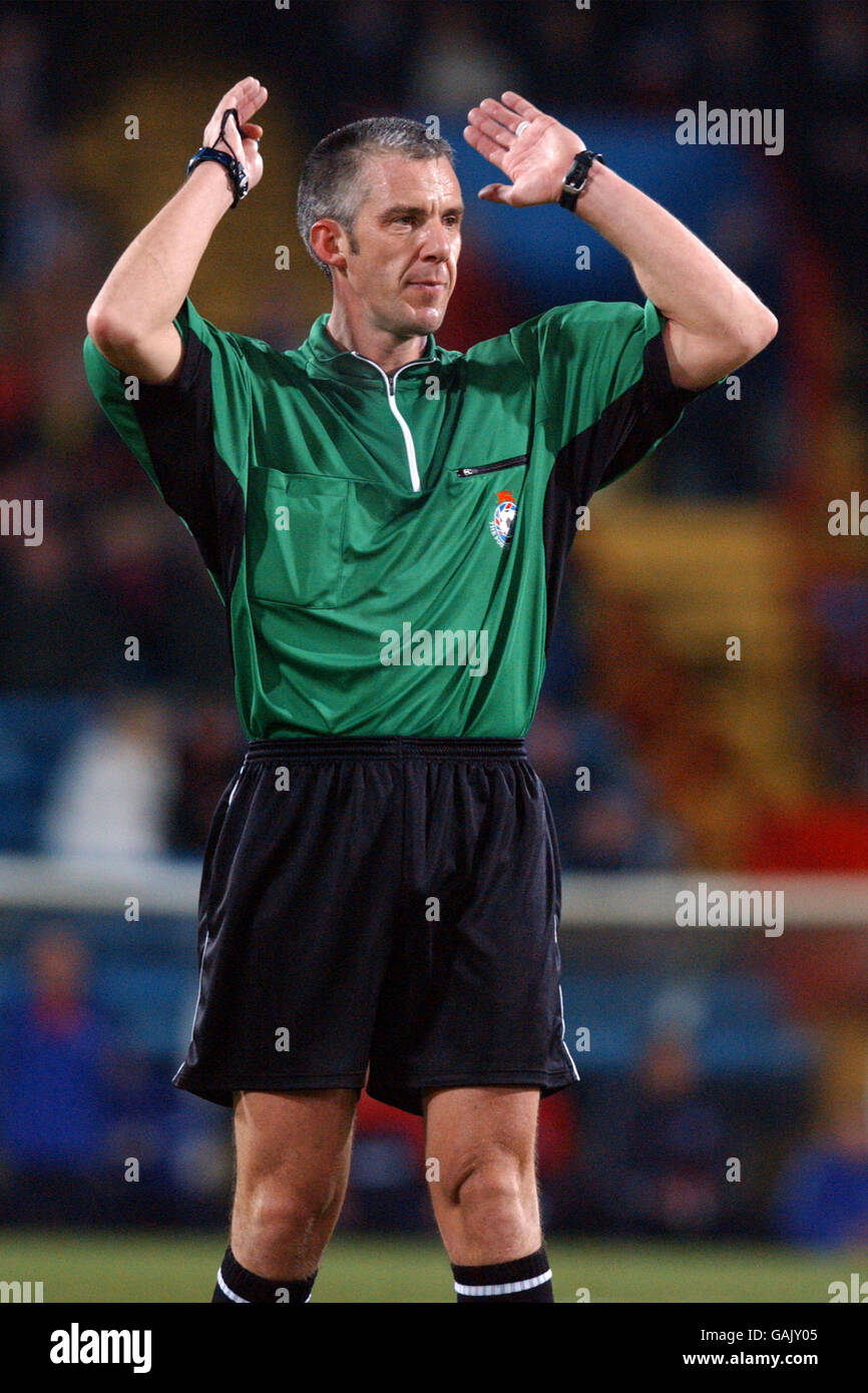 Referee Chris Foy High Resolution Stock Photography and Images - Alamy