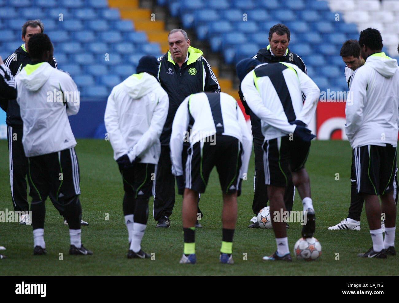 Chelsea players training session stamford bridge hi-res stock ...