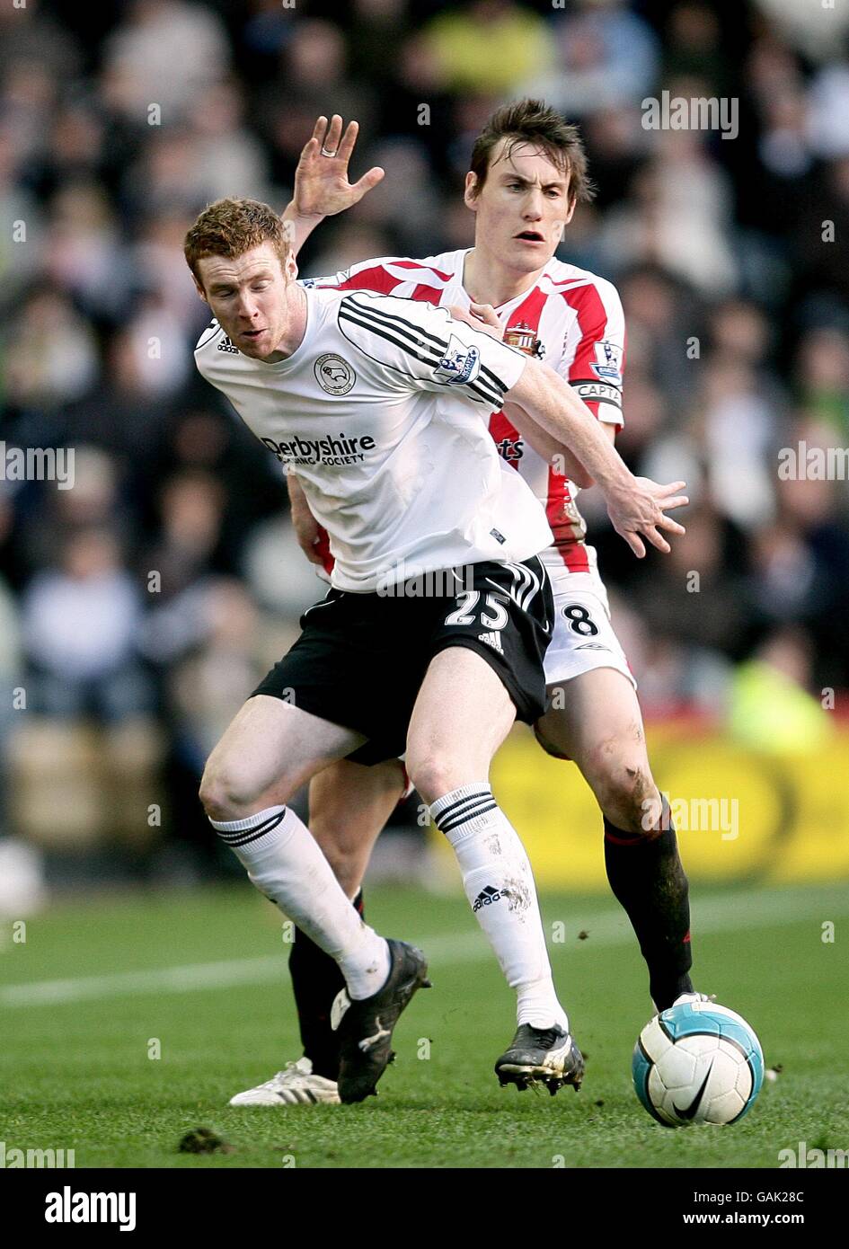 Derby countys stephen pearson and sunderlands dean whitehead right hi ...