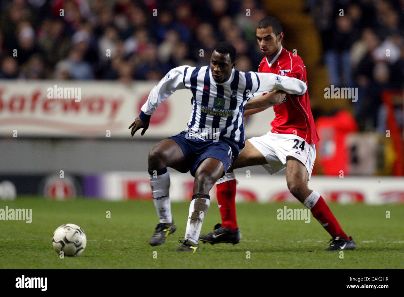 Charlton athletics jonathan fortune hi-res stock photography and images ...