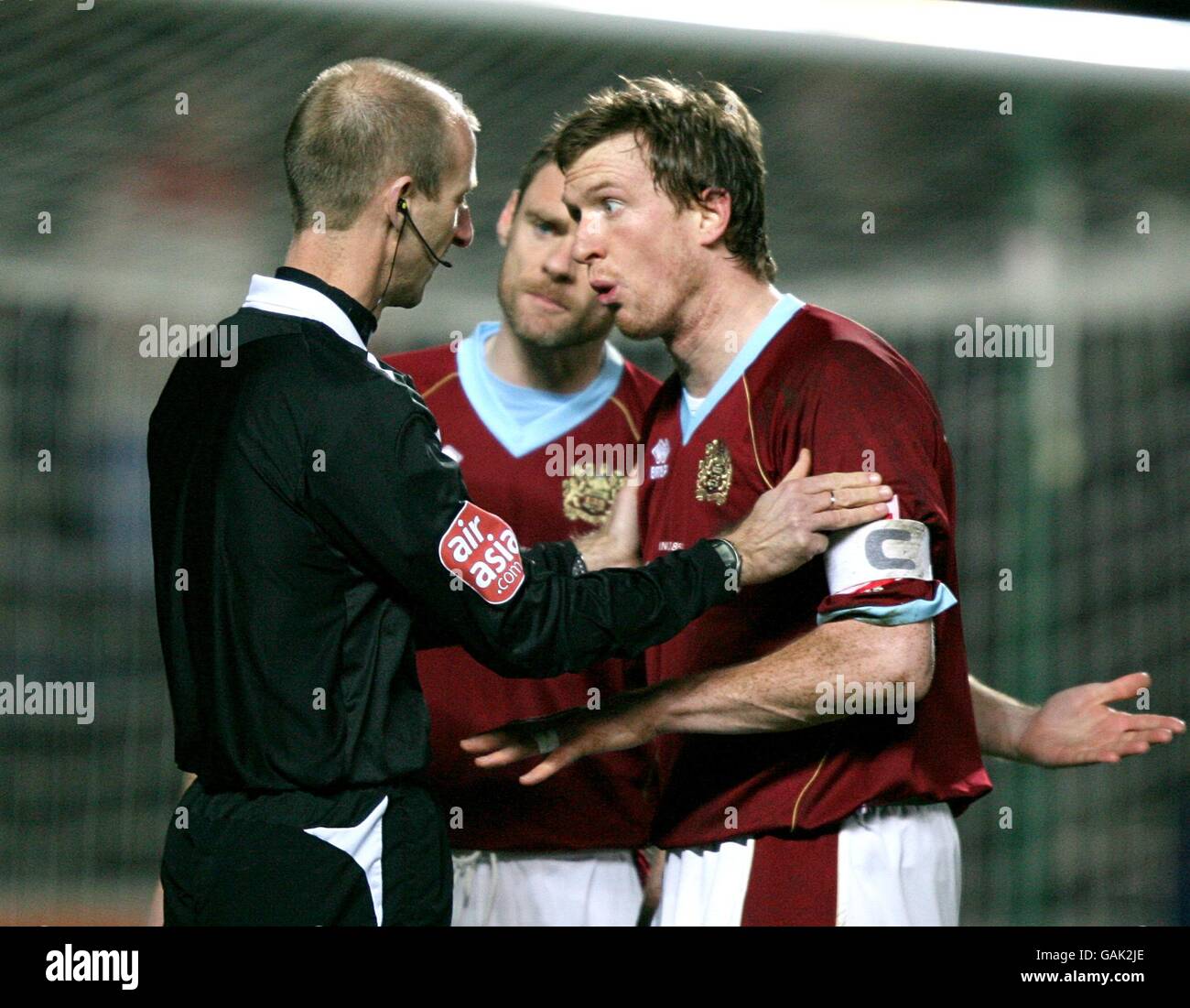 Football league referee mike riley hi-res stock photography and images ...