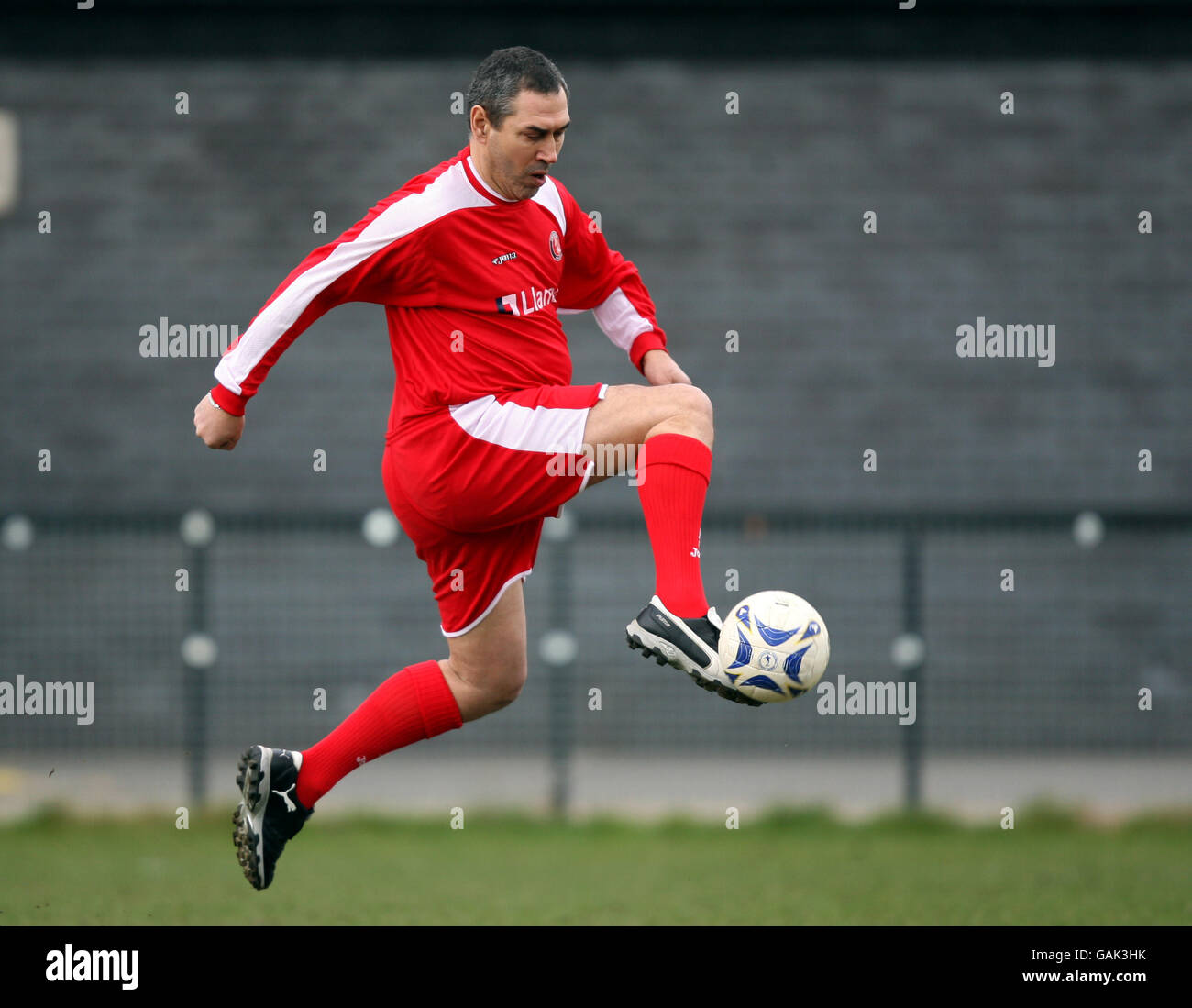 Chelsea old boys v charlton veterans hi-res stock photography and ...