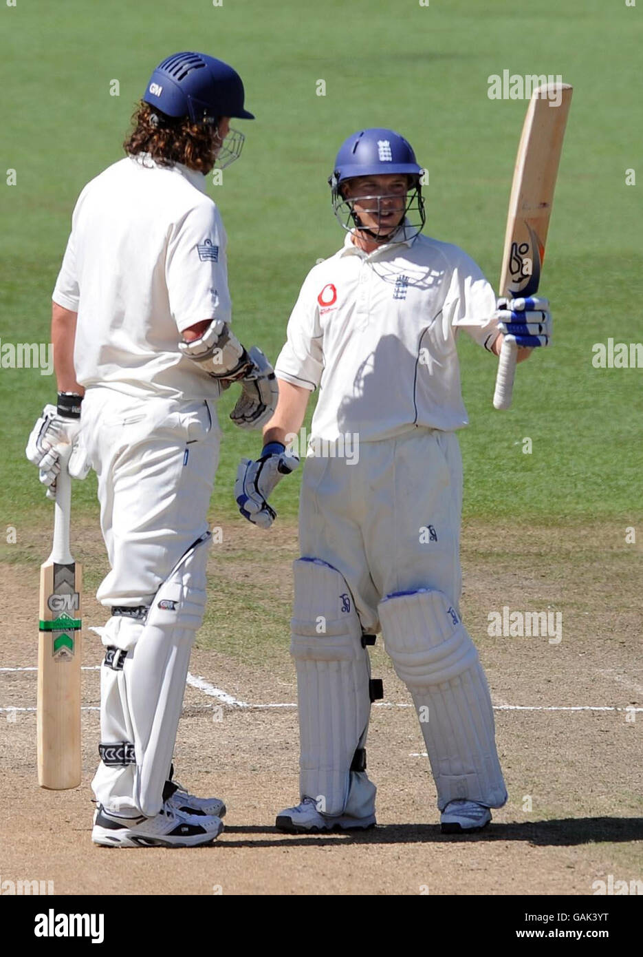 Raising cricket bat hi-res stock photography and images - Alamy