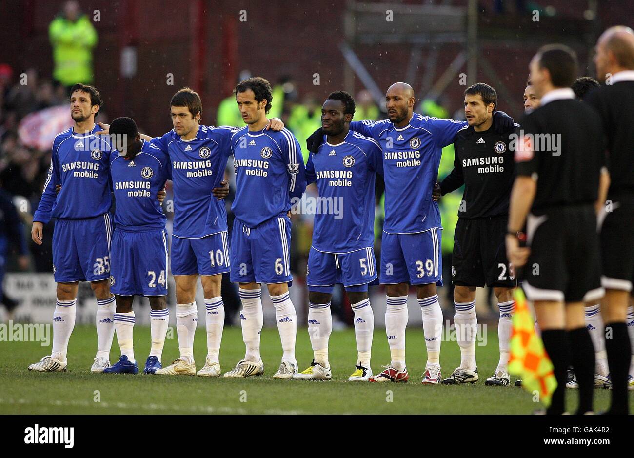 Chelsea players observe a minutes silence in memory of former Sheffield ...