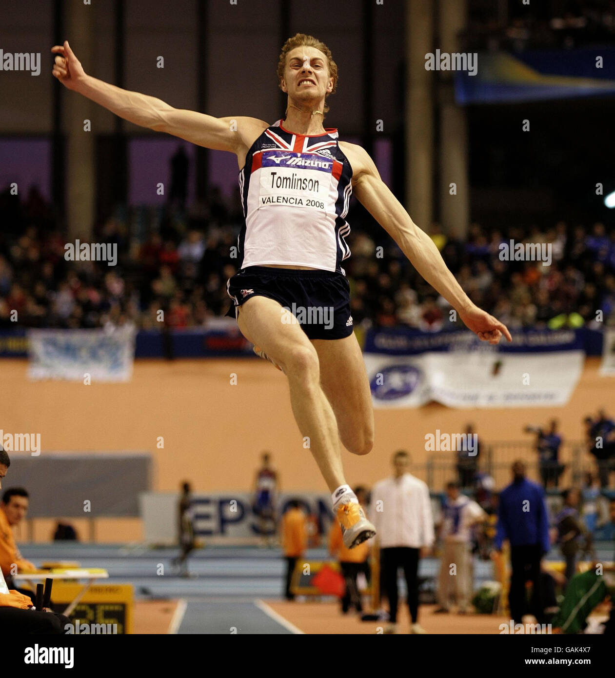 Athlete long jump indoor hi-res stock photography and images - Alamy