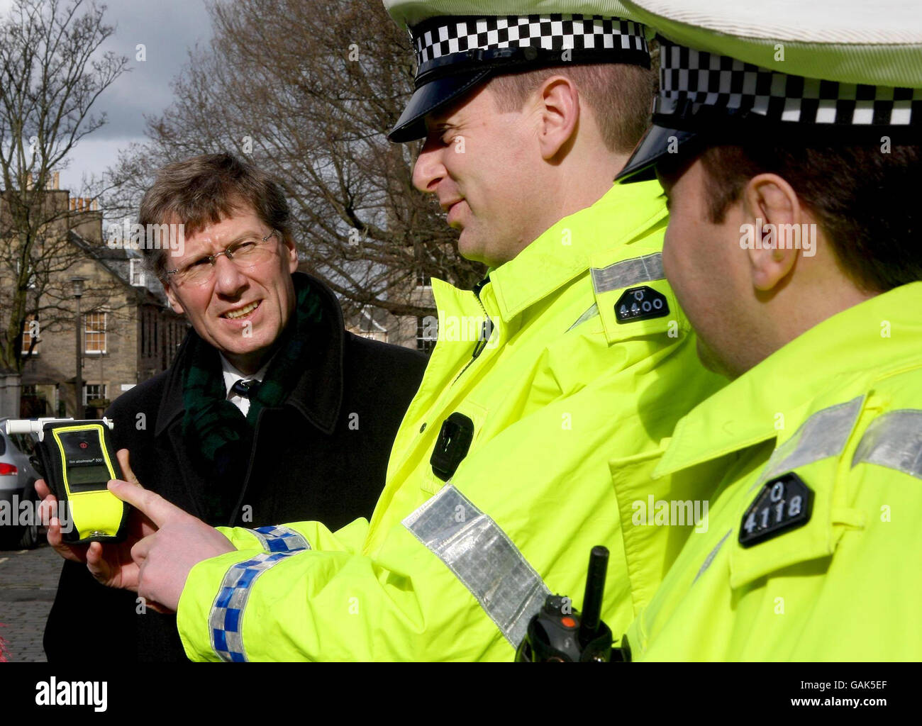 Lothian and Borders Police speak with Justice minister Kenny MacAskill ...